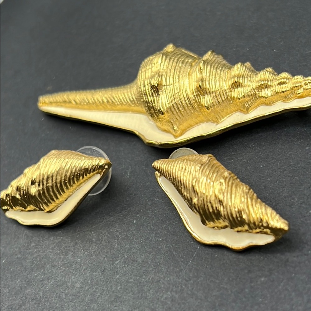 Rare Vintage Trifari Enamel Shell Brooch, Earrings - Gem